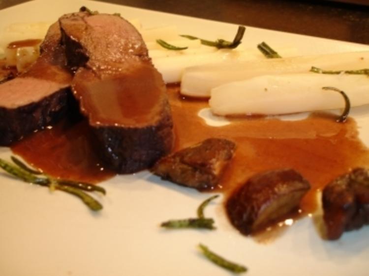 Hirschkeule auf Schwarzwurzeln mit gebratenen Steinpilzen - 79 kcal/100g