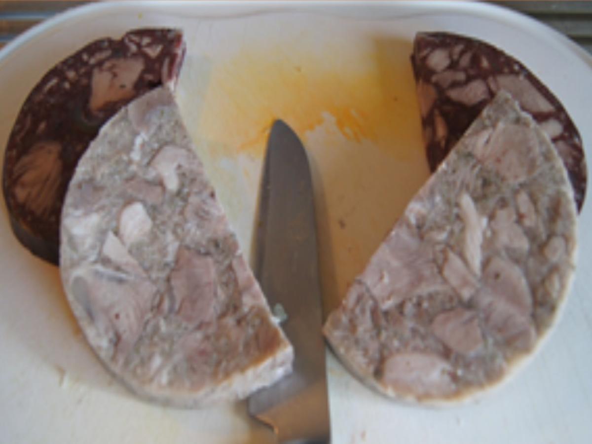 Presssack rot und weiß mit Bratkartoffel Drillingen und TARTASKA OMACKA ...