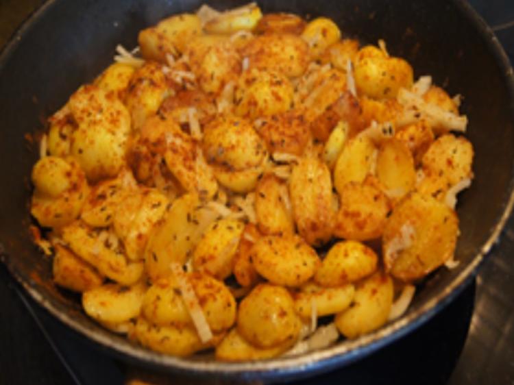 Presssack rot und weiß mit Bratkartoffel Drillingen und TARTASKA OMACKA ...