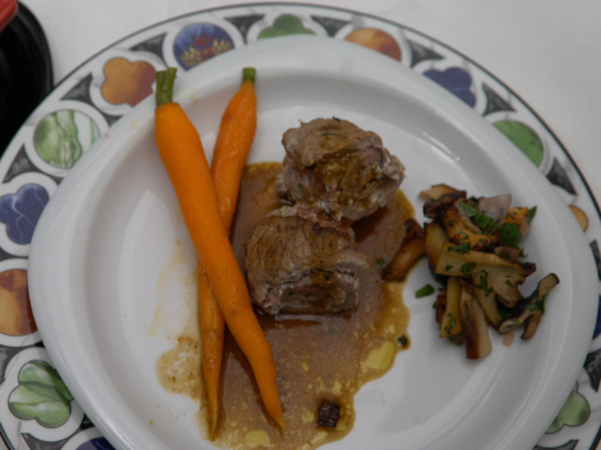 Kalbsroulade, karamellisierte Karotten, Pilzpfanne und Kartoffelgratin ...