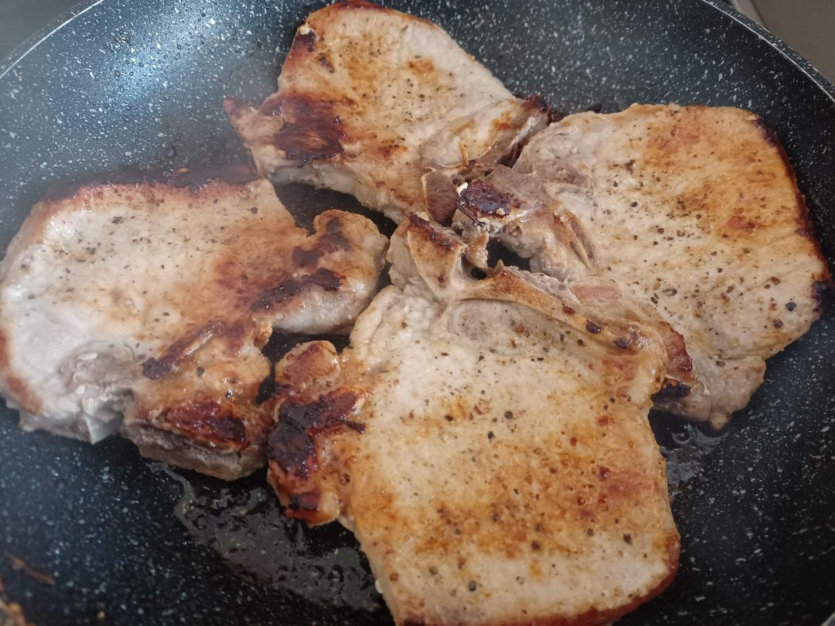 Kotelett mit Zwiebelgemüse - einfach - von loewe_bs