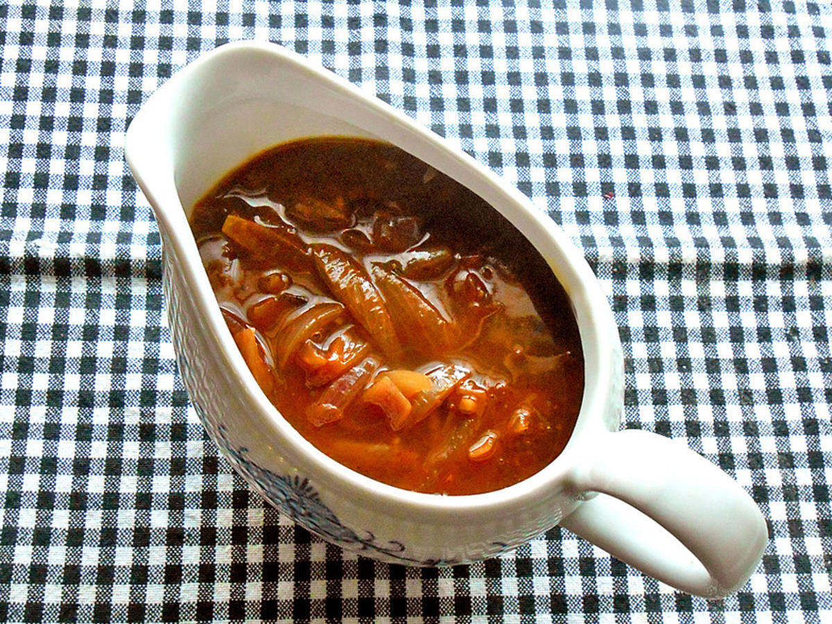 Zwiebelsauce - schnell & einfach - 149 kcal/100g