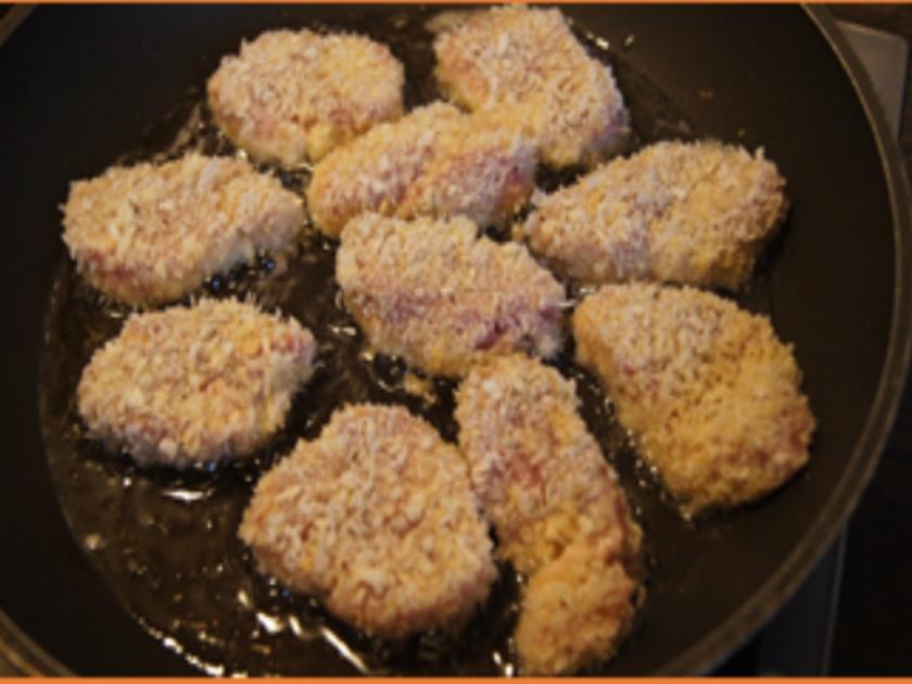 Mini-Schnitzel mit Bobby-Bohnen und Brat-Drillingen - Rezept - kochbar.de