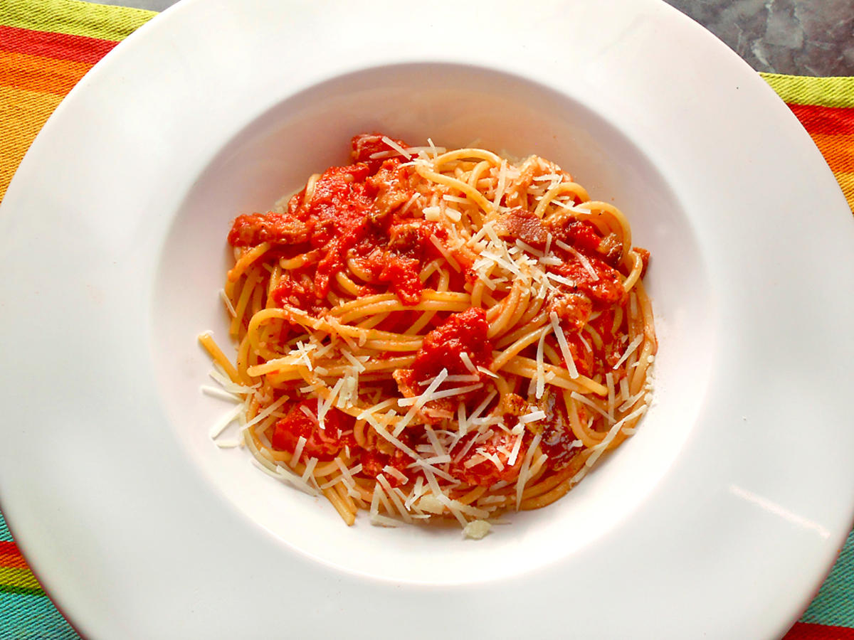 Spaghetti all amatriciana - schnell & einfach - 332 kcal/100g