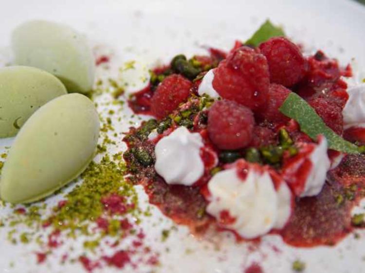 Eton Mess mit Basilikum Eis - von Das perfekte Dinner