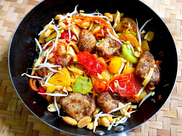 Exotische Cap Cay Pfanne mit Nudeln und Huhn - von Antareja