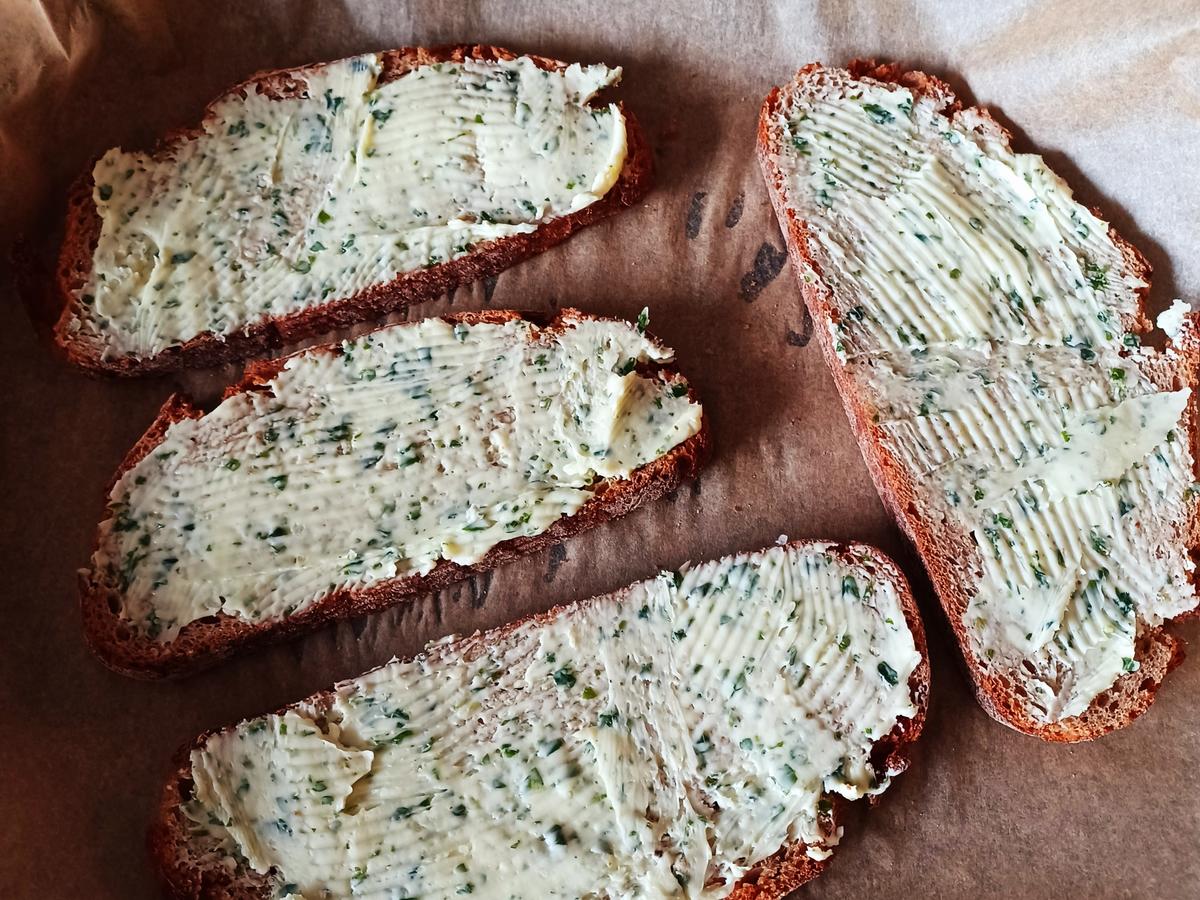 Überbackener Leberkäse auf kräftigem Brot - schnell & einfach - von Gitto