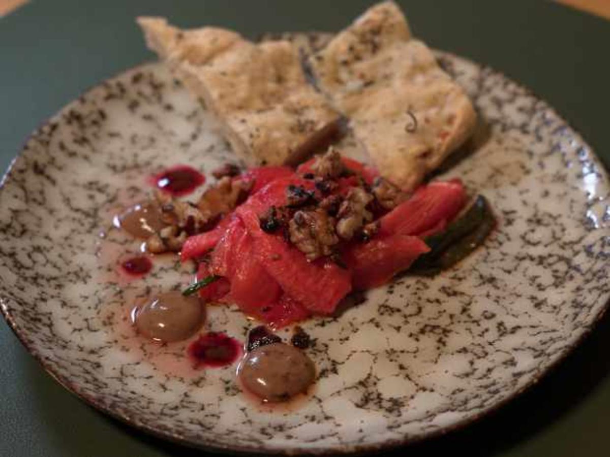 Zitrullengurke mit Baumnuss und schwarze Knofel Aioli - von Das ...