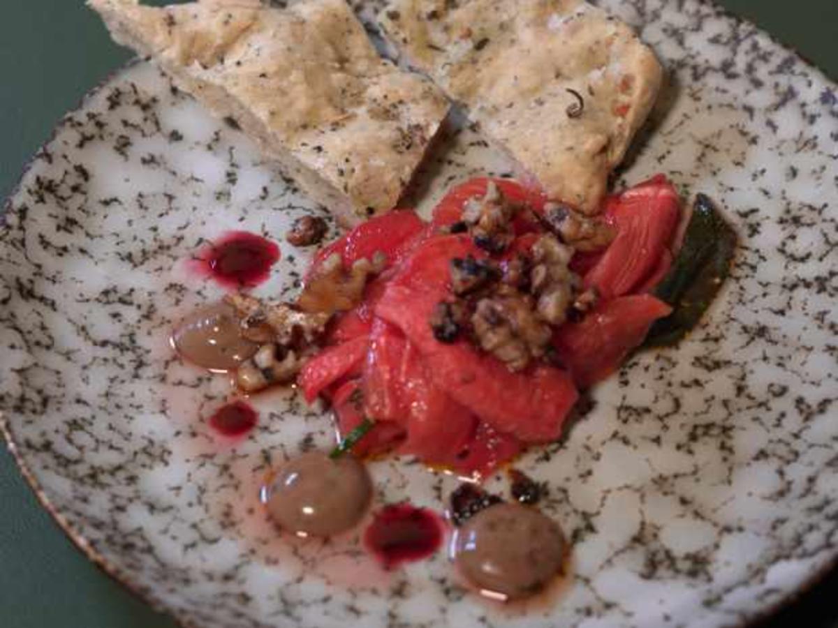 Zitrullengurke mit Baumnuss und schwarze Knofel Aioli - von Das ...