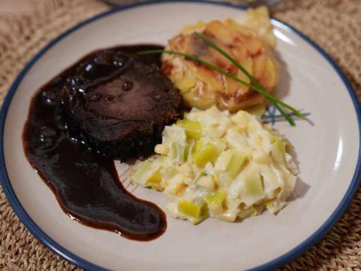 Rheinischer Sauerbraten mit Kartoffelgratin und Lauchgemüse - Rezept ...