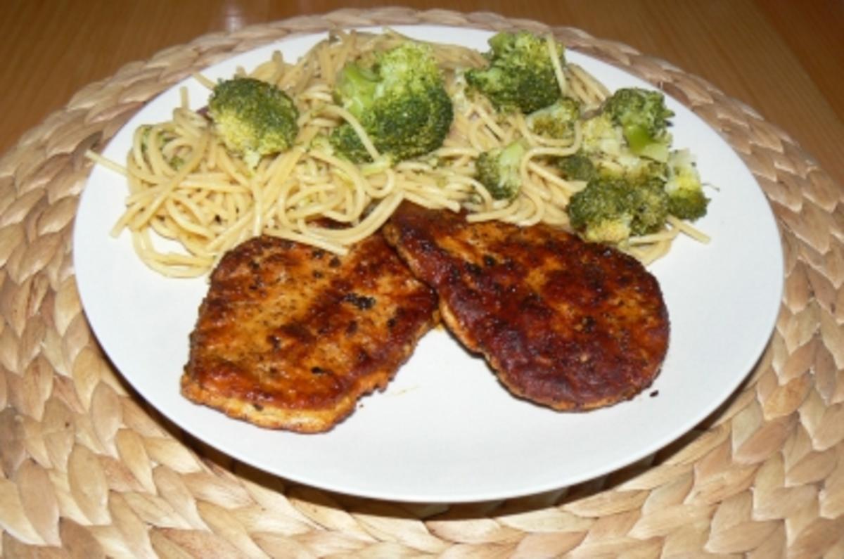 Mariniertes Putenhacksteak mit einer Broccolinudelpfanne - Rezept ...