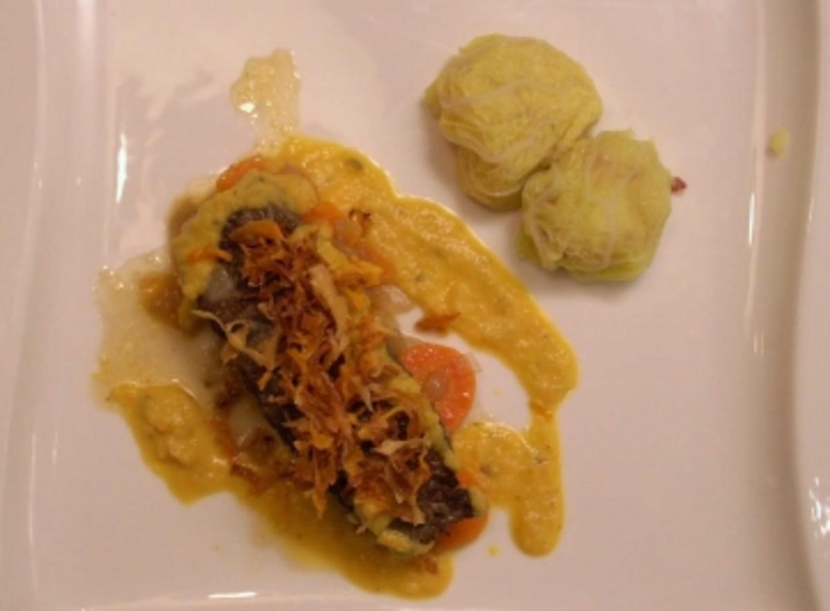 Rinderlende in Schmorsoße mit Wirsingbällchen - Rezept - kochbar.de