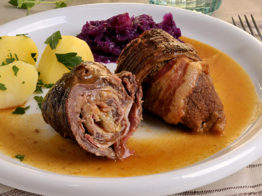 Rouladen mit selbstgemachtem Rotkohl - Rezept mit Video